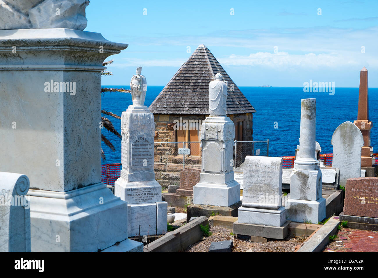 Waverley cemetery on the cliff tops at Bronte, eastern suburbs,Sydney ...