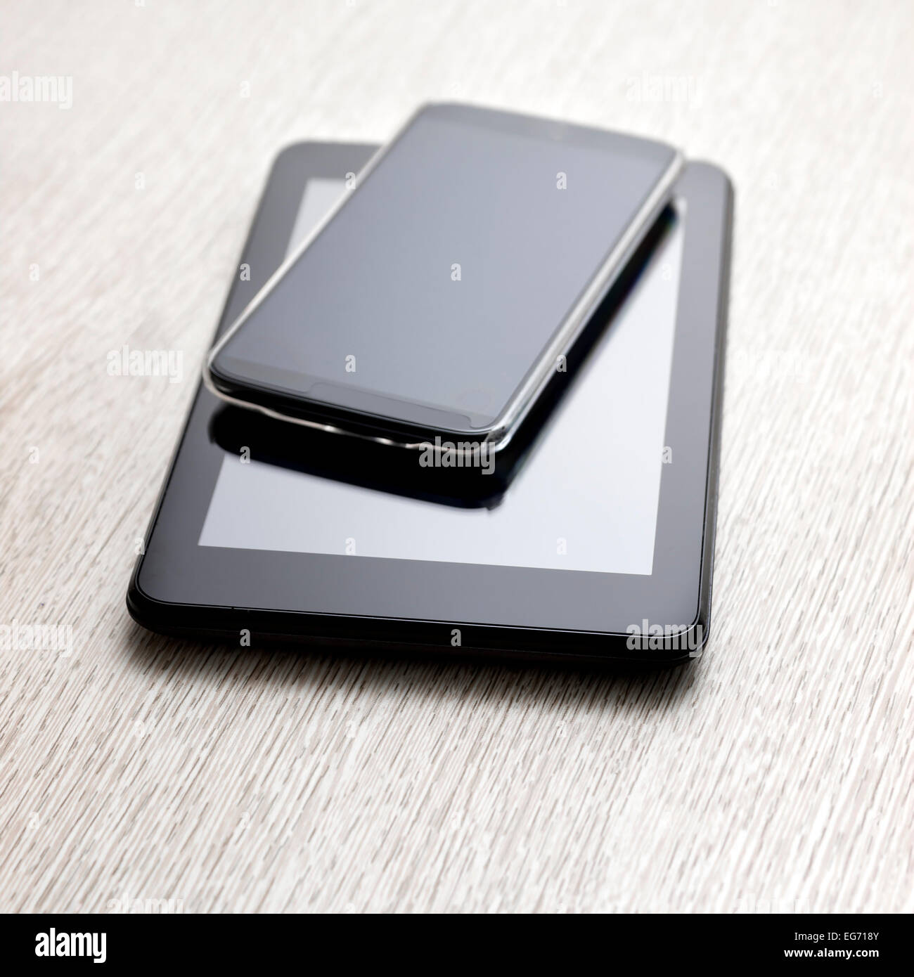 Smart electronic hi-res stock photography and images - Alamy