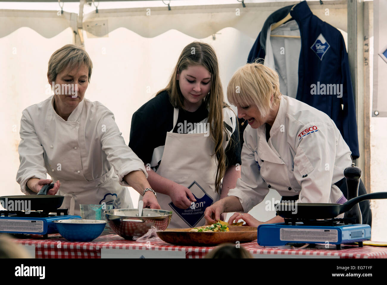 Cookery demonstration hi-res stock photography and images - Alamy