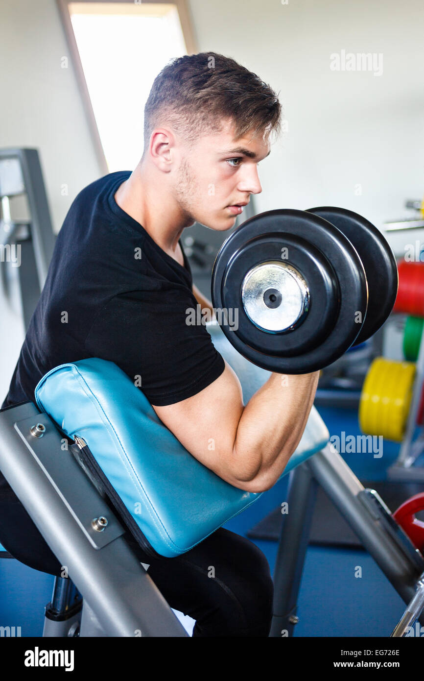 Biceps workout on smit`h bench Stock Photo - Alamy