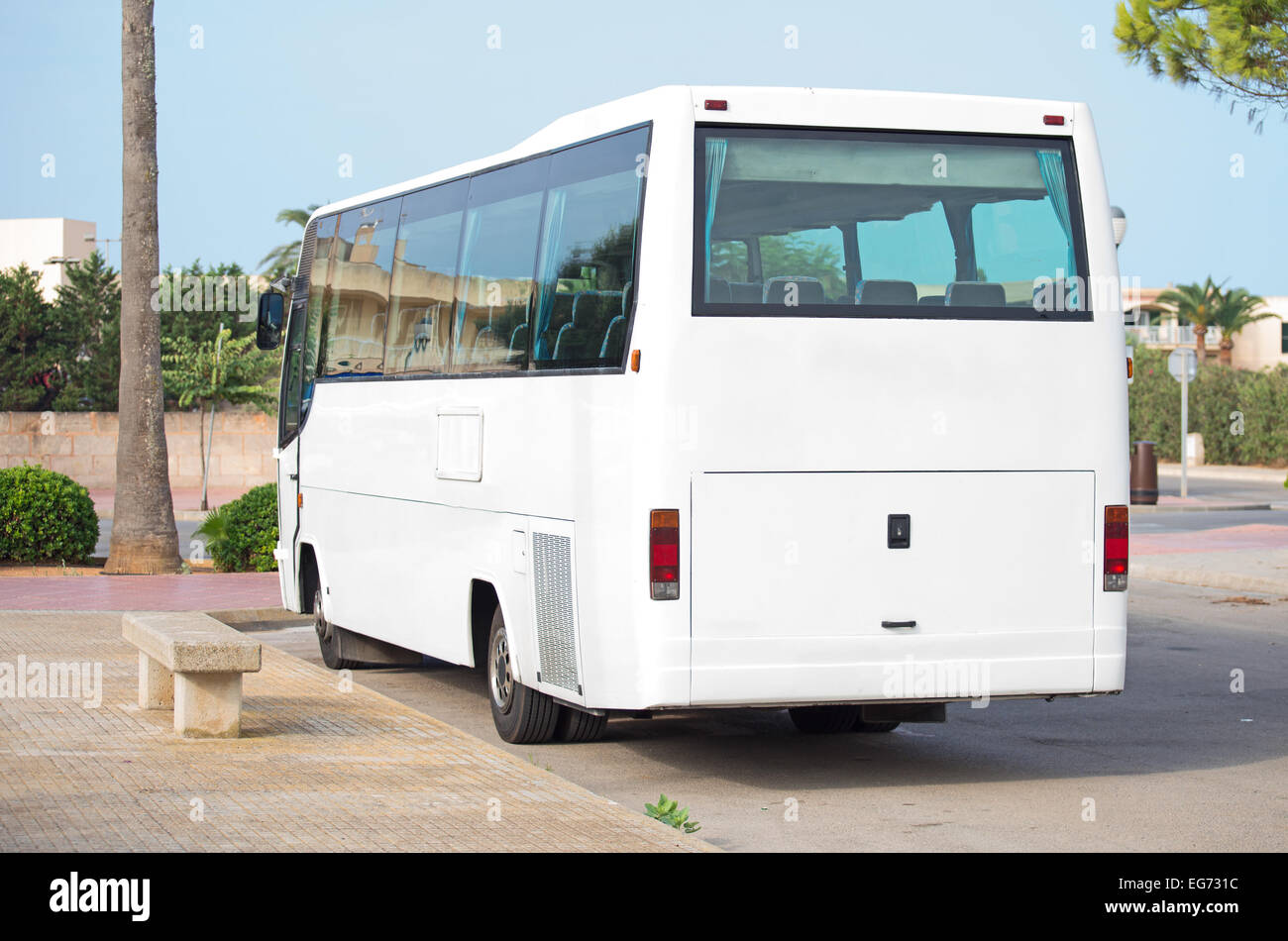 Bus waiting for passengers at bus stop Stock Photo - Alamy