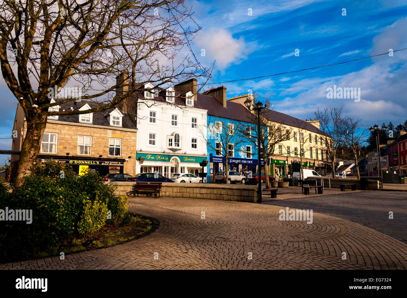Donegal town centre shops hi-res stock photography and images - Alamy