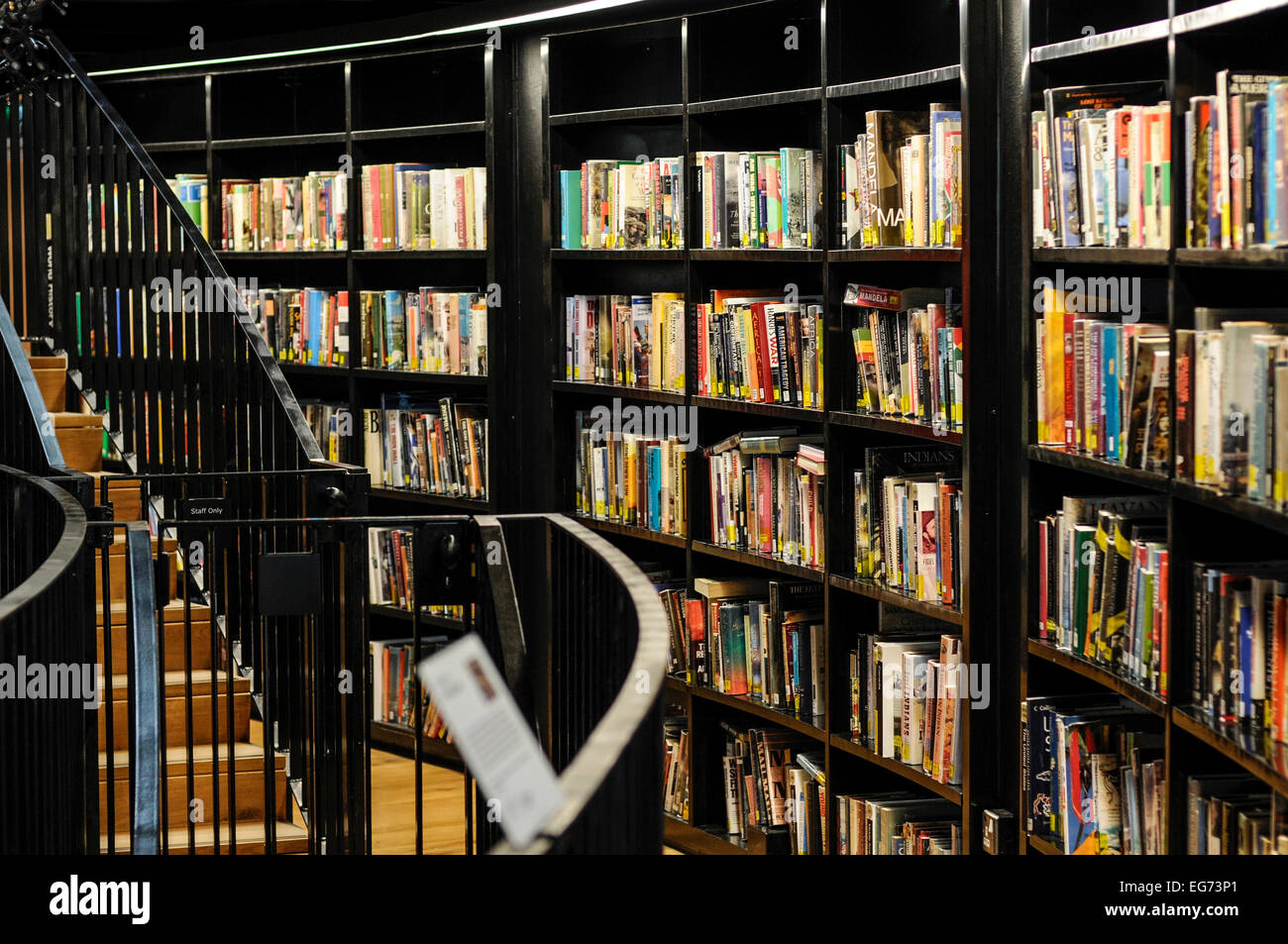 Curved bookshelf in Birmingham library Stock Photo - Alamy