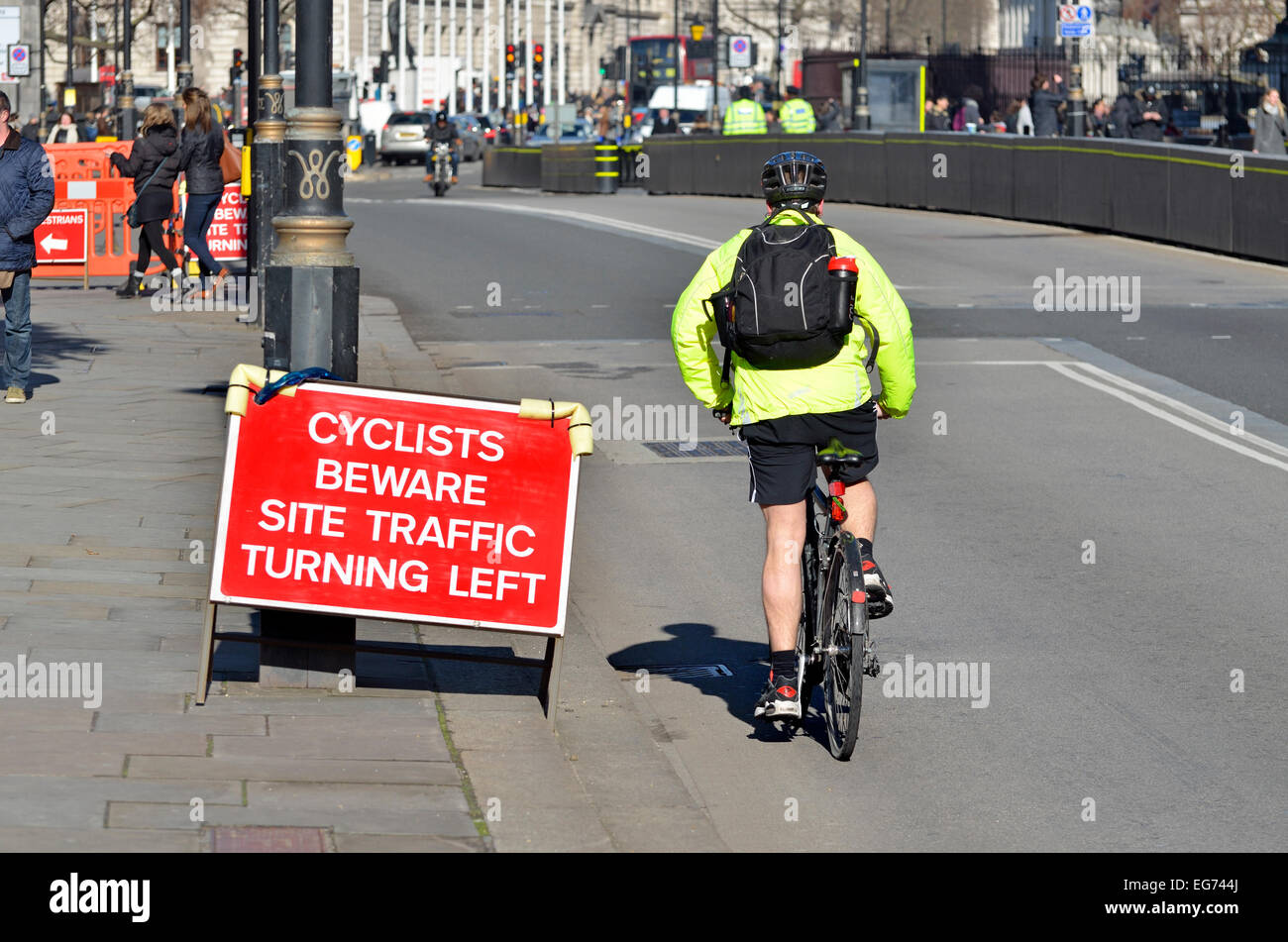 Cyclist warning sign hi-res stock photography and images - Alamy