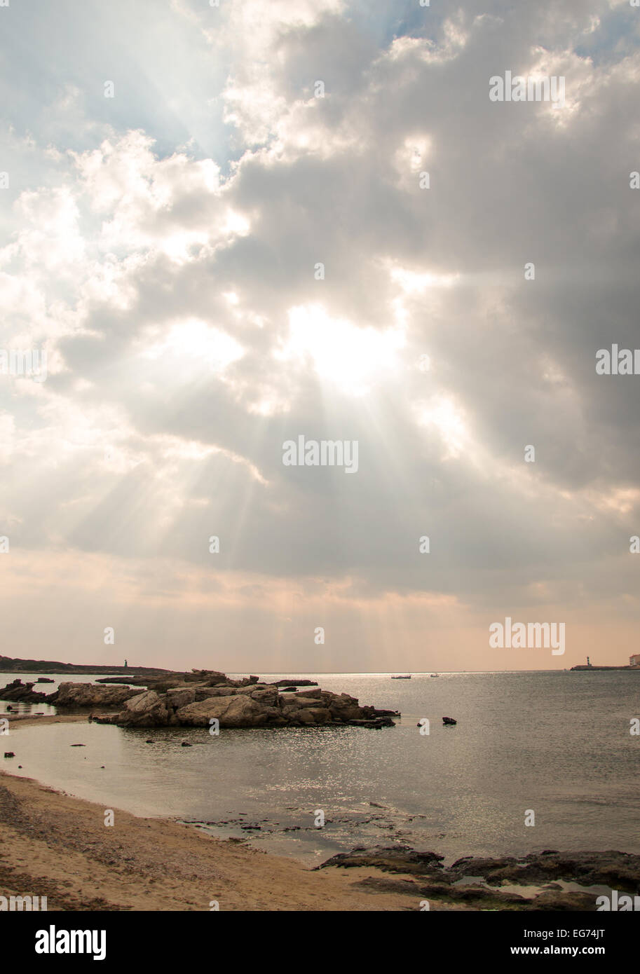 Light rays at the horizon hi-res stock photography and images - Alamy