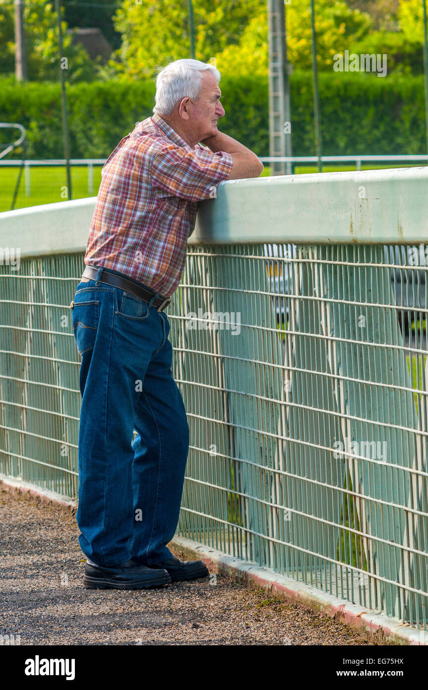 Man staring into distance hi-res stock photography and images - Alamy