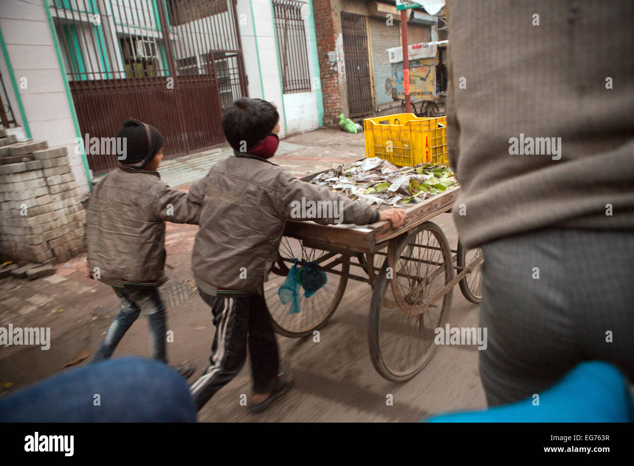 Children pushing a market cart in Lucknow, India Stock Photo - Alamy