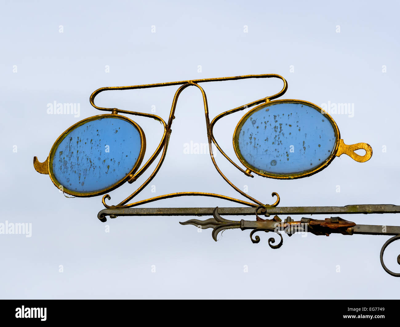 Opticians Sign High Resolution Stock Photography and Images - Alamy