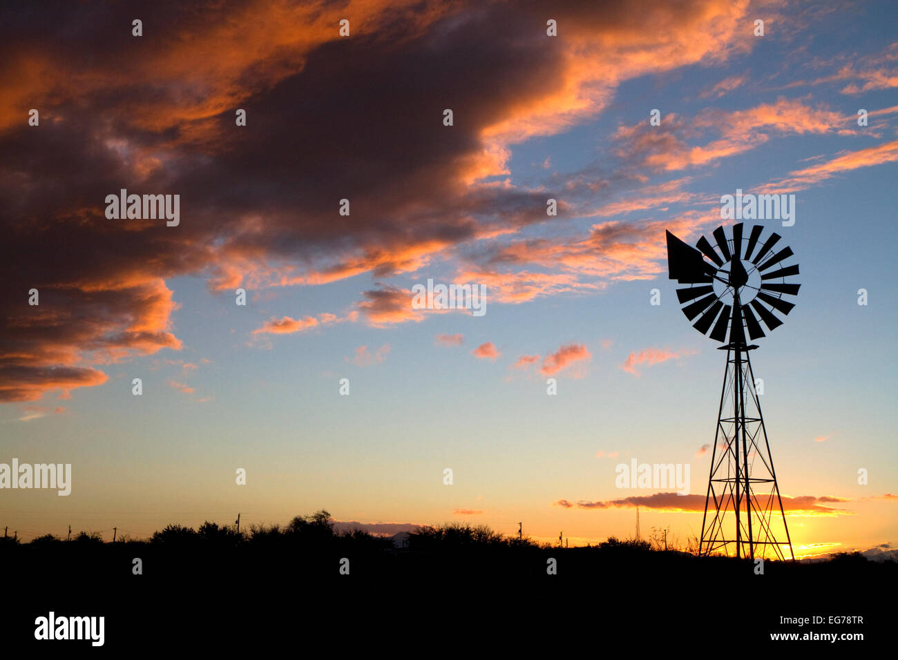 Windmill at sunset near Wilcox, Arizona, USA Stock Photo - Alamy