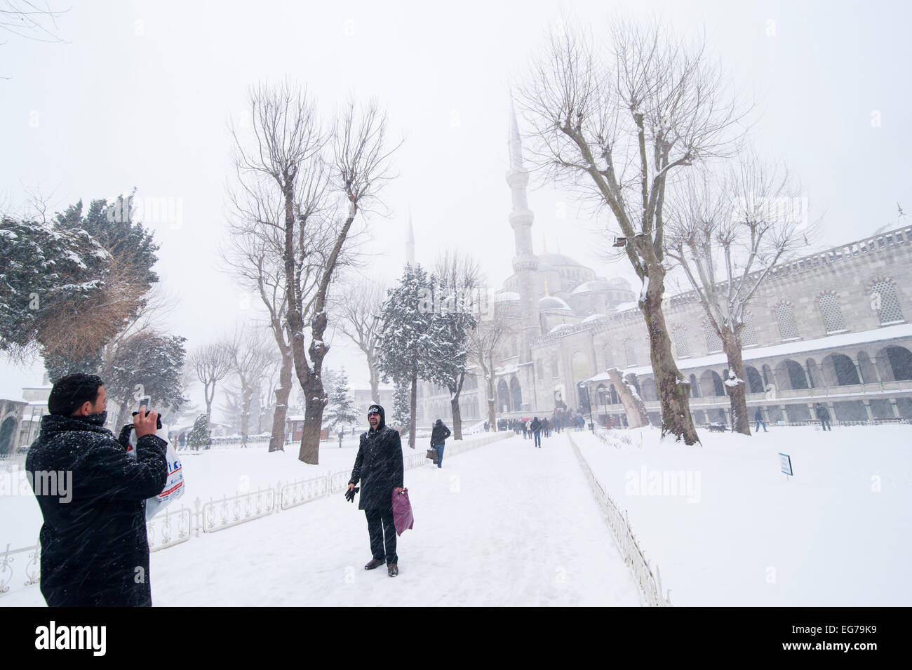 Istanbul, Turkey. 18th February, 2015. Heavy snow fall covers Istanbul ...