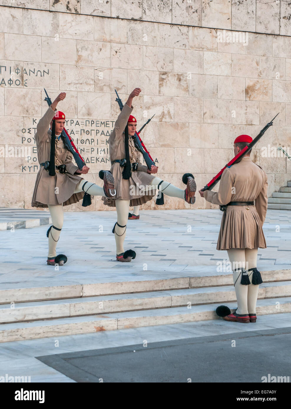 Evzones uniform hi-res stock photography and images - Alamy