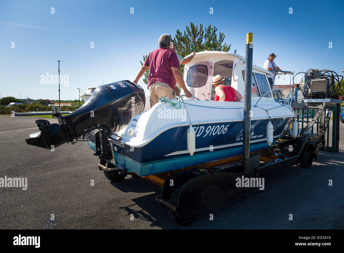 Boat lift motorized trailers hi-res stock photography and images - Alamy