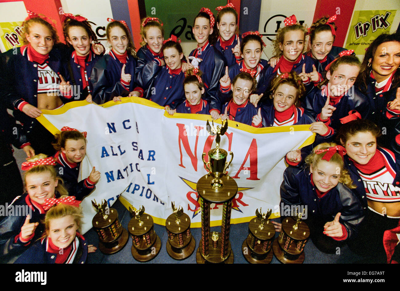 All star competition cheerleaders hi-res stock photography and images ...