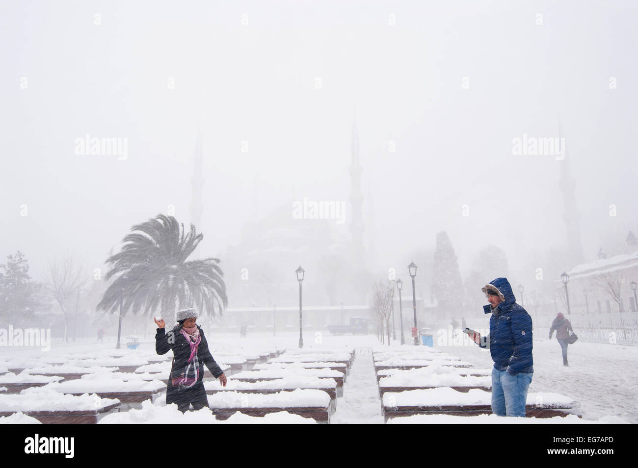 Istanbul, Turkey. 18th February, 2015. Heavy snow fall covers Istanbul ...