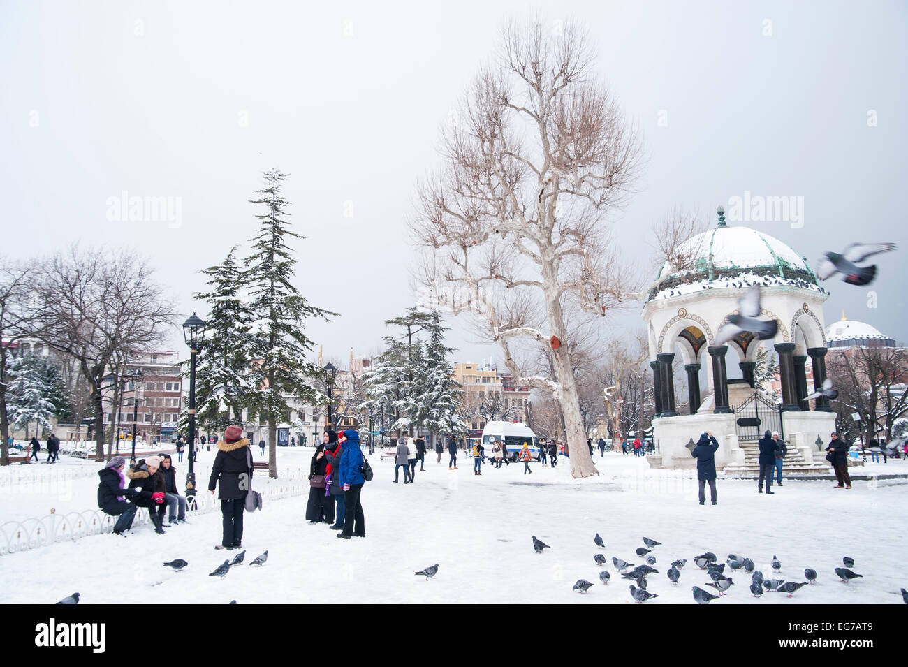 Istanbul, Turkey. 18th February, 2015. Heavy snow fall covers Istanbul ...