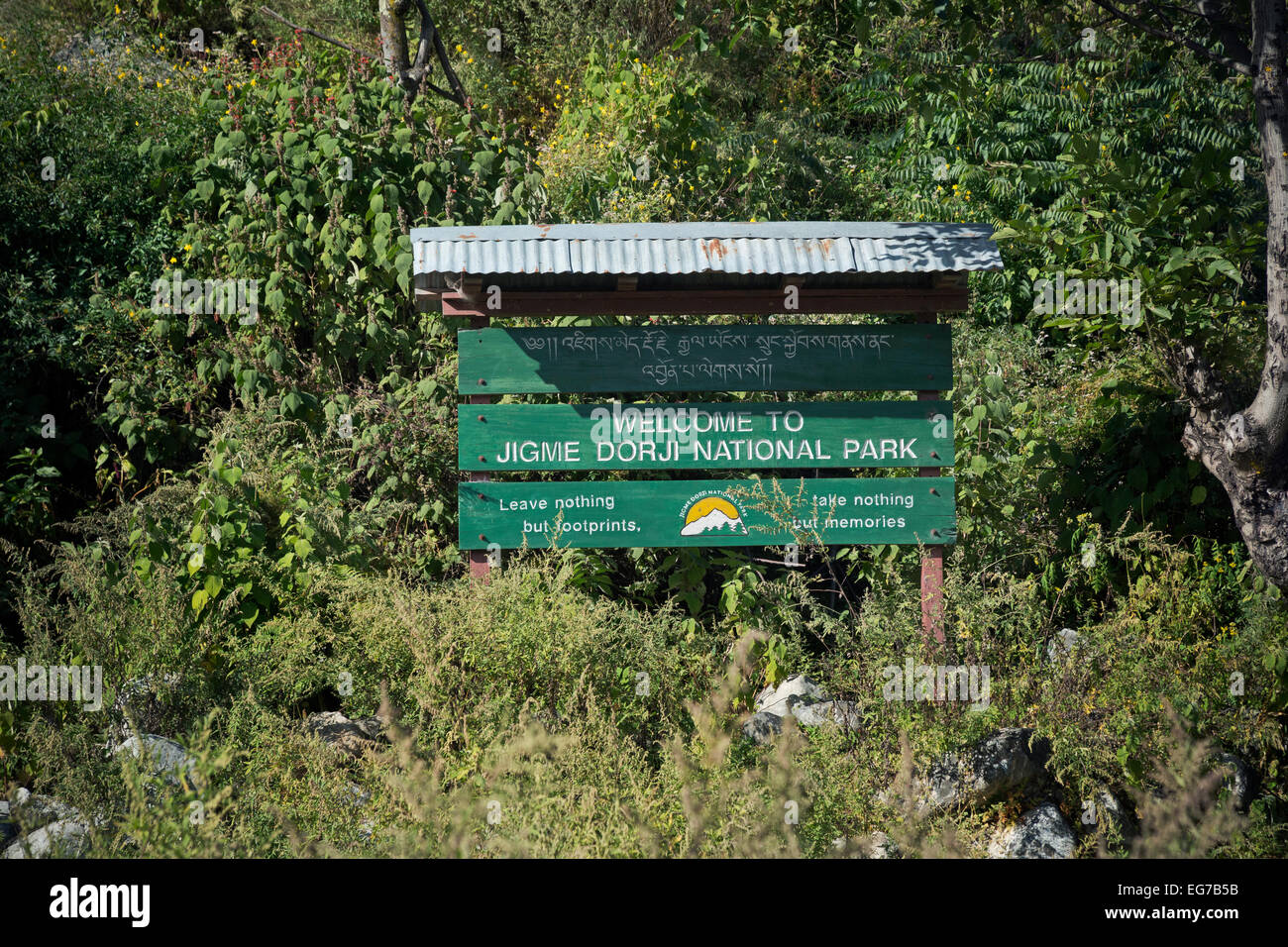 BU00150-00...BHUTAN - Sign welcoming visitors to Jigme Dorji National ...