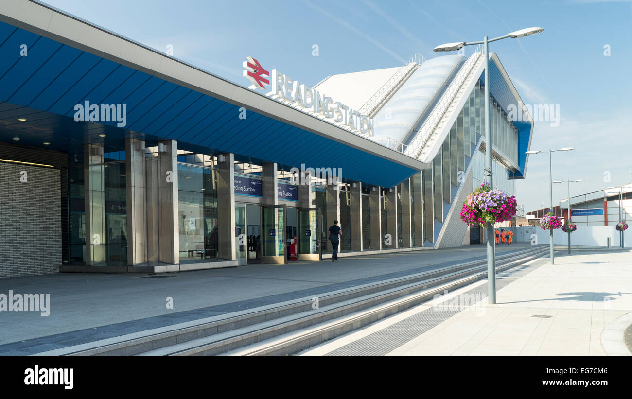Reading railway station hi-res stock photography and images - Alamy