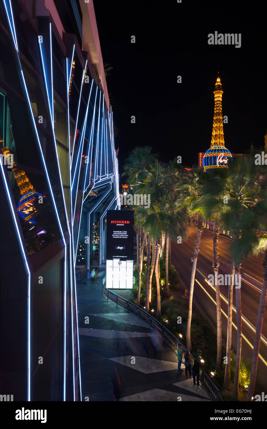 Cosmopolitan cities hi-res stock photography and images - Alamy