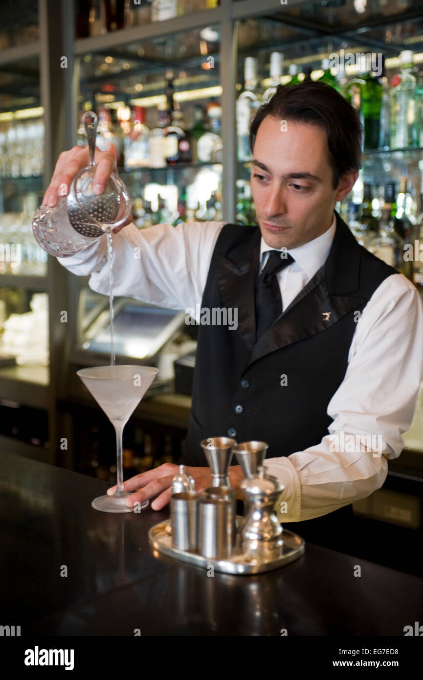 Savoy hotel bar hi-res stock photography and images - Alamy