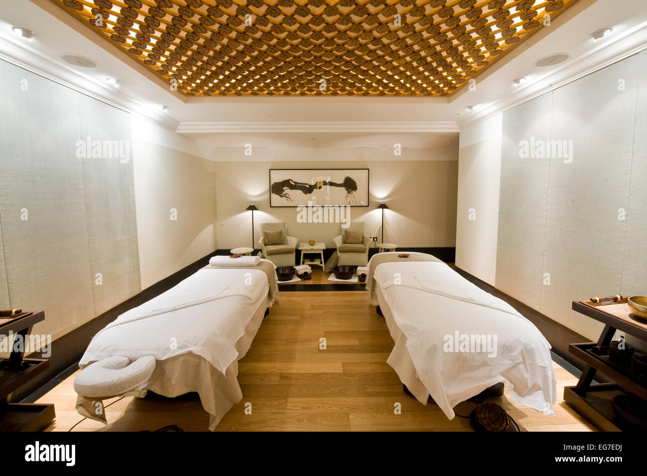 Savoy hotel london interior hi-res stock photography and images - Alamy