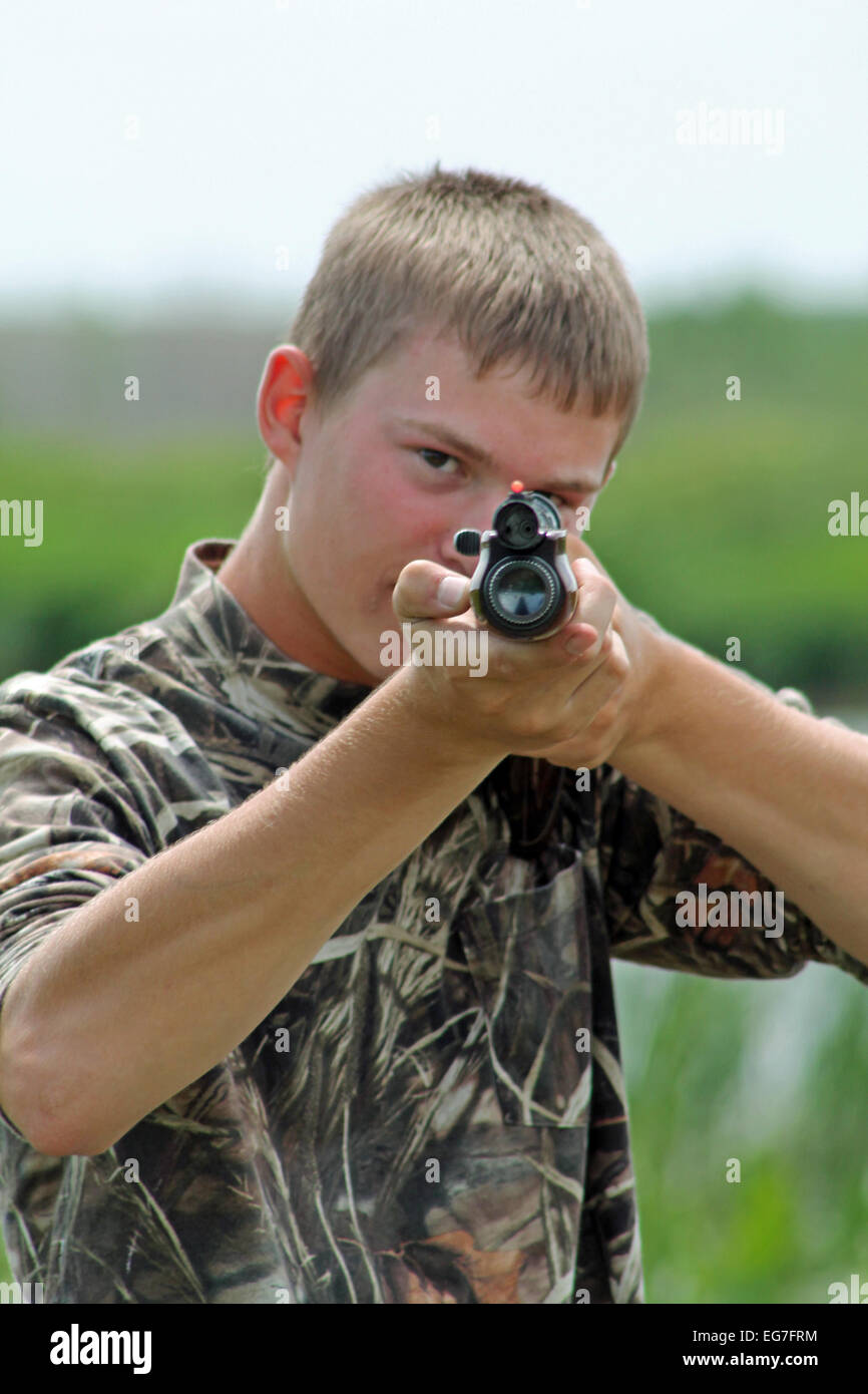 Hunting gun hi-res stock photography and images - Alamy