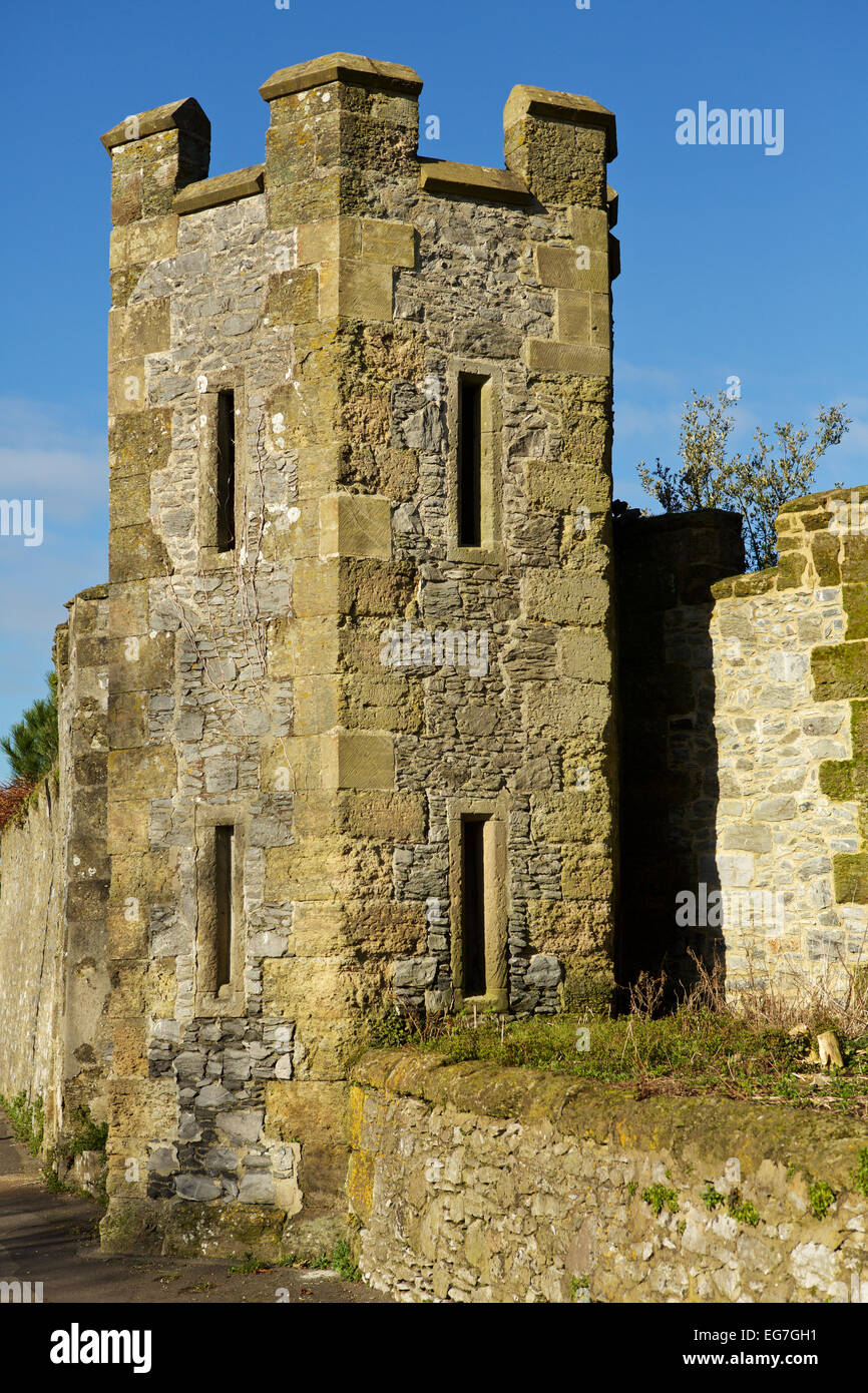 Small stone turret in the market town of Arundel Stock Photo - Alamy