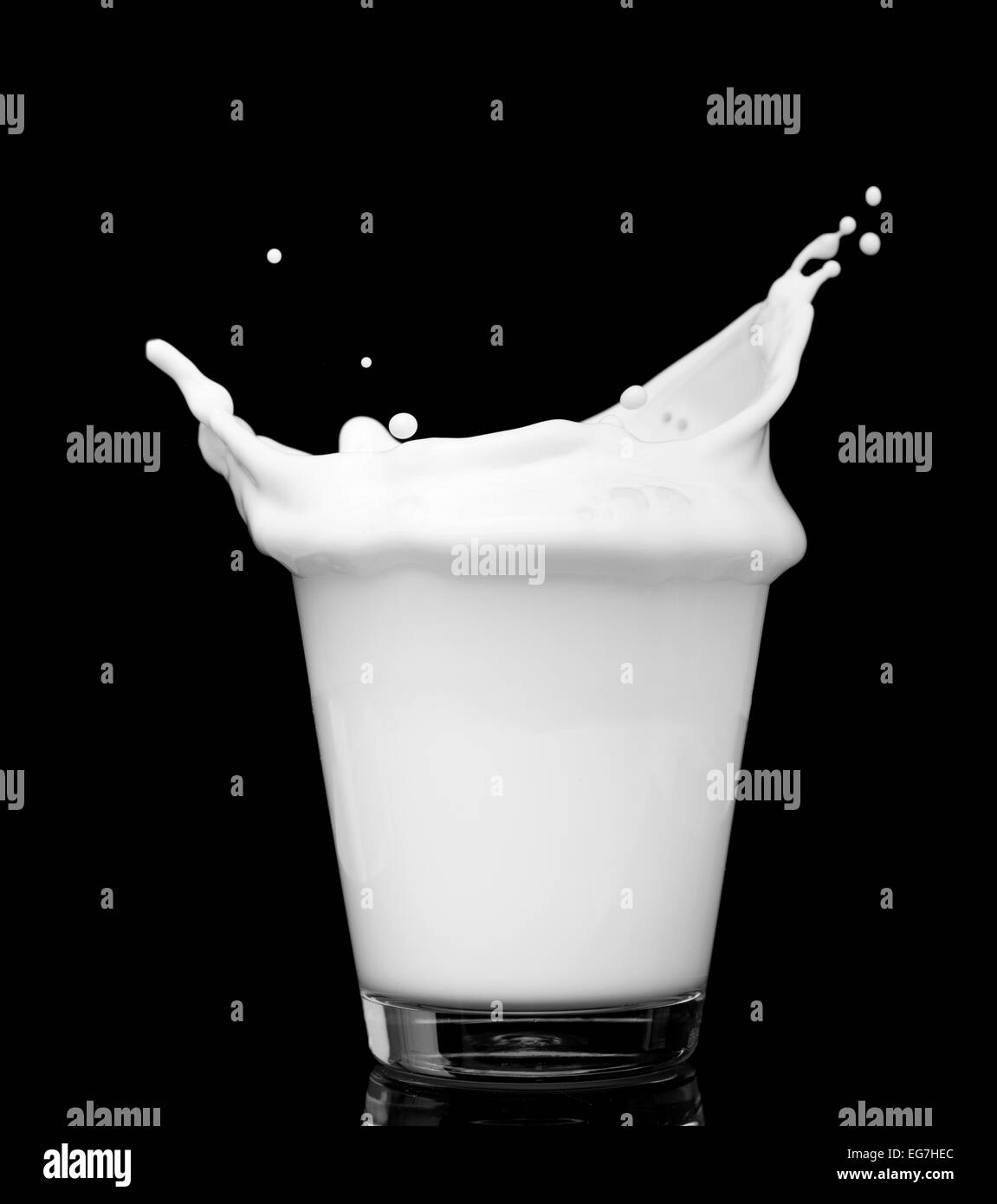 Milk shake pouring glass hi-res stock photography and images - Alamy