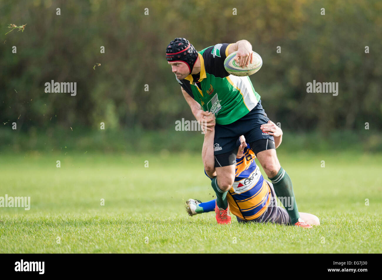 Rugby player being brought down hi-res stock photography and images - Alamy