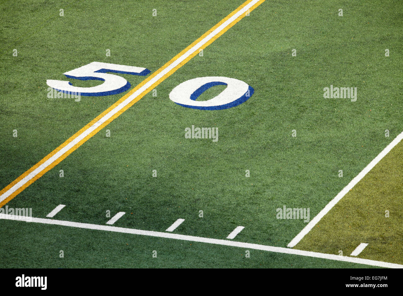 An overhead view of the middle of an American football field, showing ...