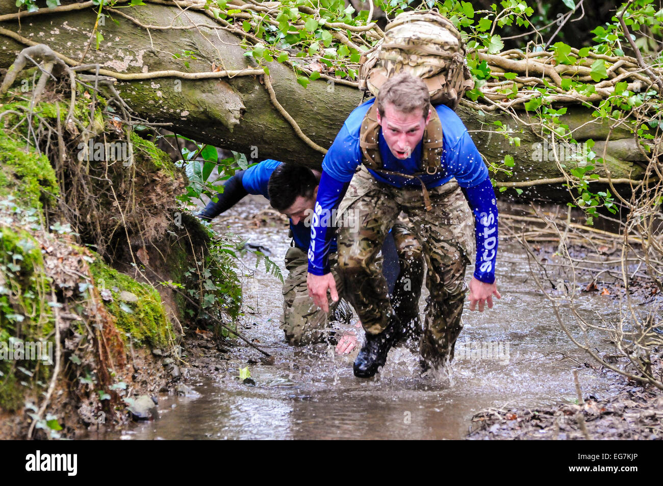 Army crawling through mud hi-res stock photography and images - Alamy