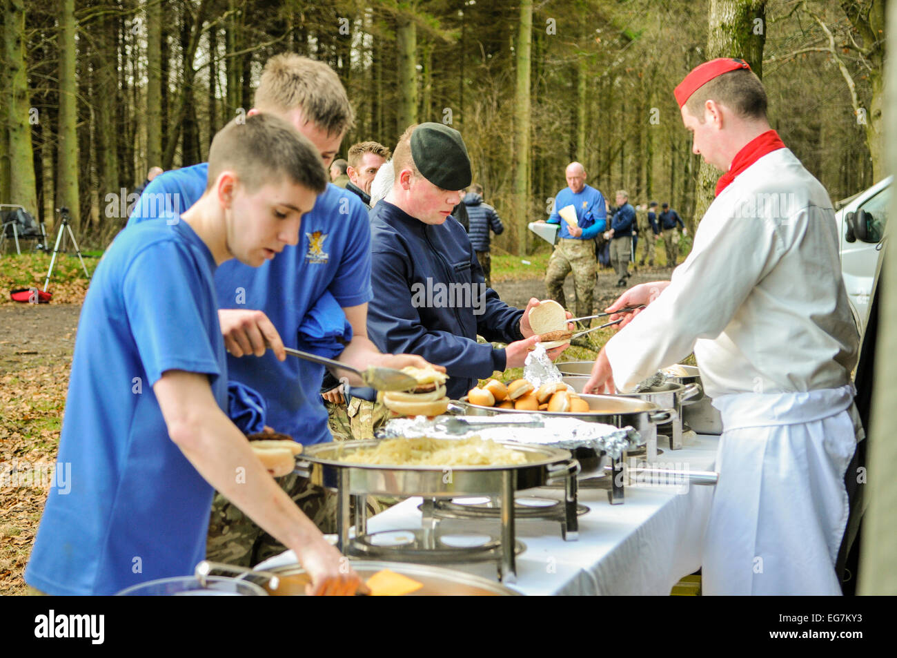 Army field kitchen hi-res stock photography and images - Alamy