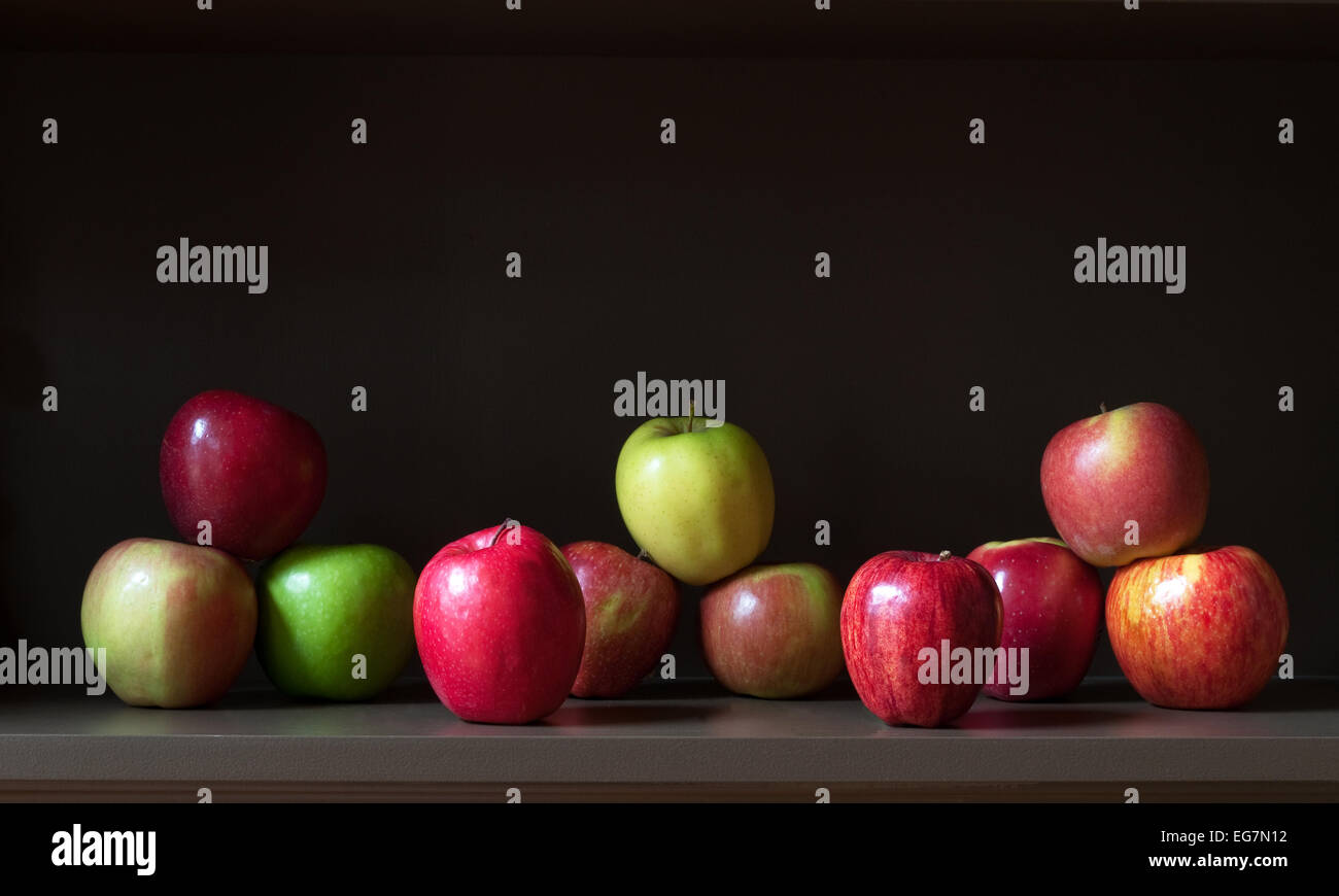Display of red apples hi-res stock photography and images - Alamy