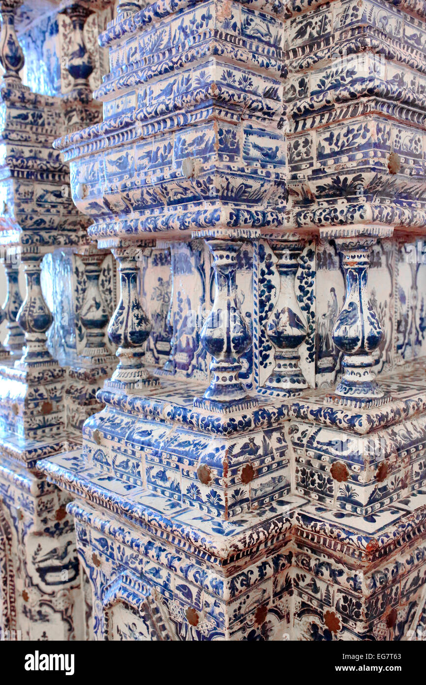 Painted tile hi-res stock photography and images - Alamy