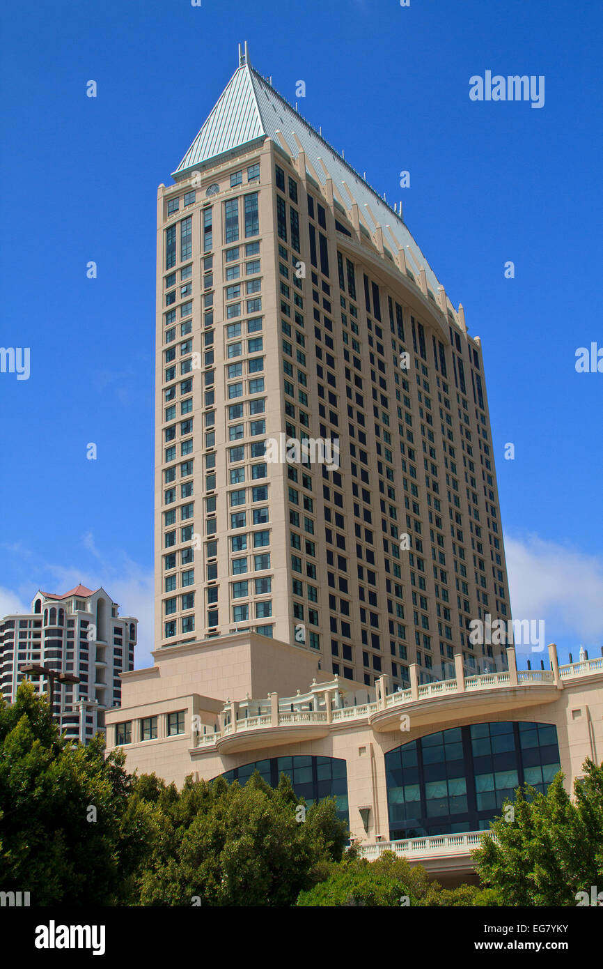 High rise buildings at seaport hi-res stock photography and images - Alamy