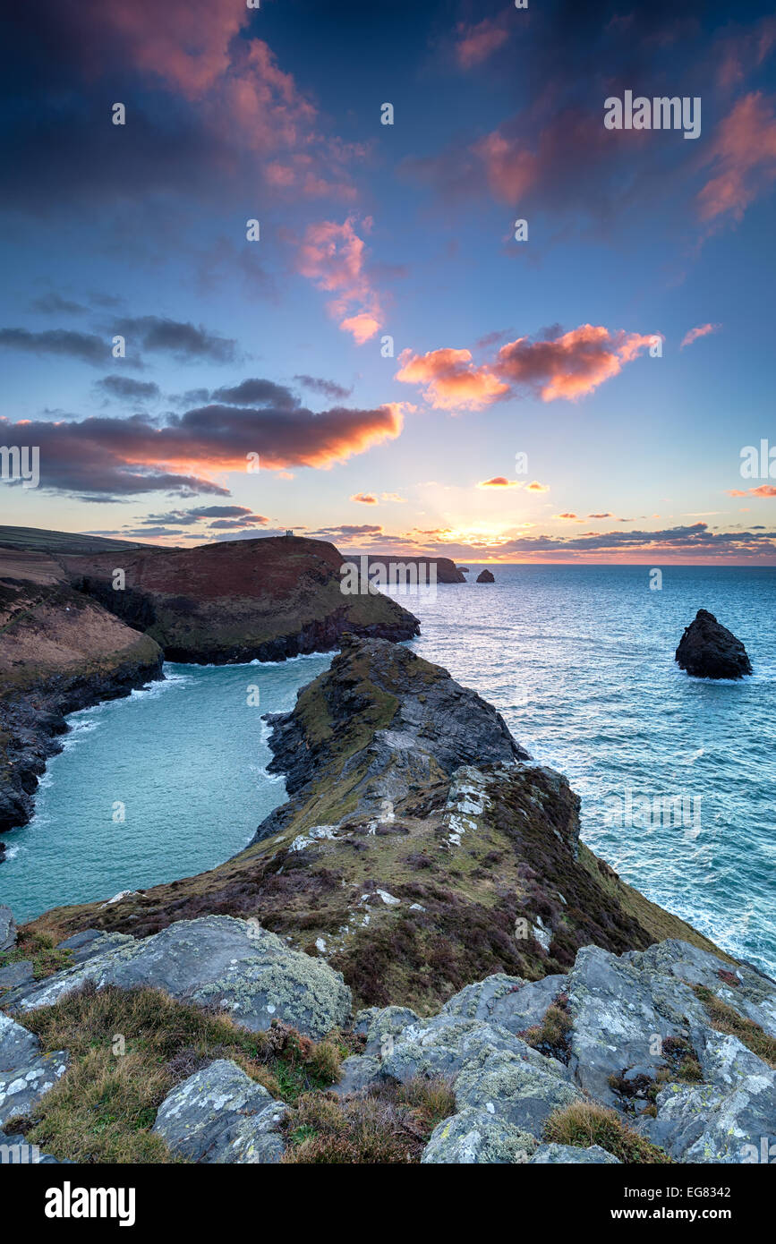 Beautiful dramatic cliffs hi-res stock photography and images - Alamy