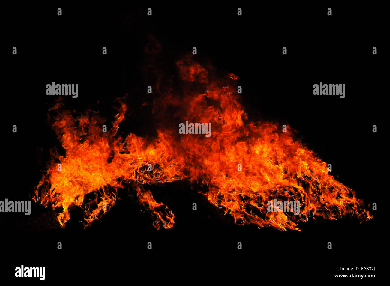 Real flames hi-res stock photography and images - Alamy