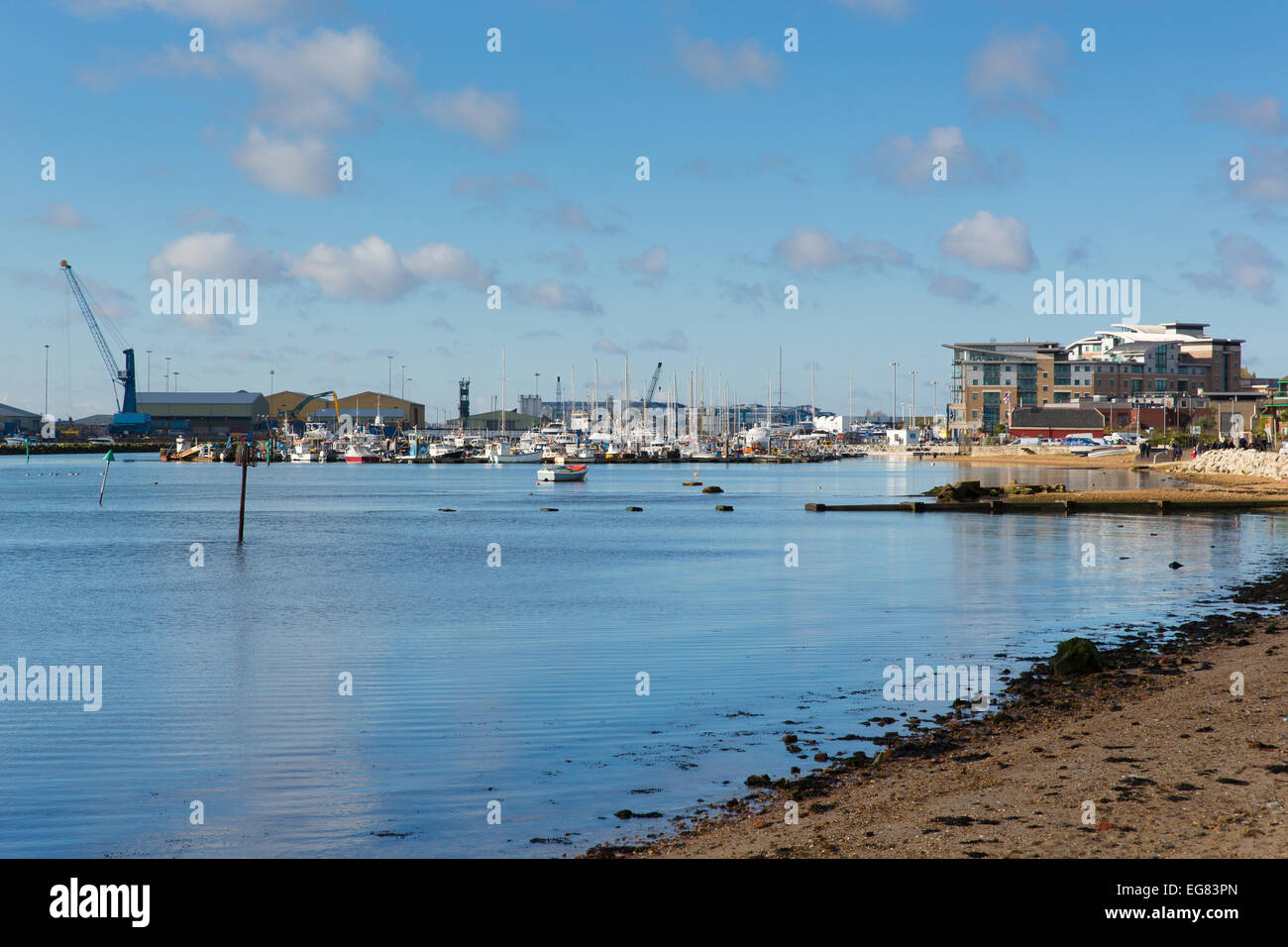 Sea sailing boat poole beach hi-res stock photography and images - Alamy