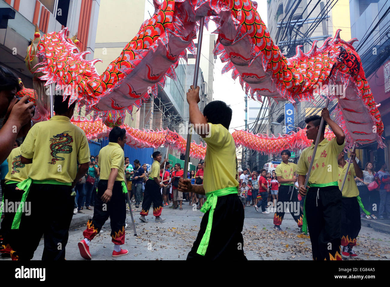 Manila, Phillipines. 19th Feb, 2015. A group of Filipino dragon dancers ...