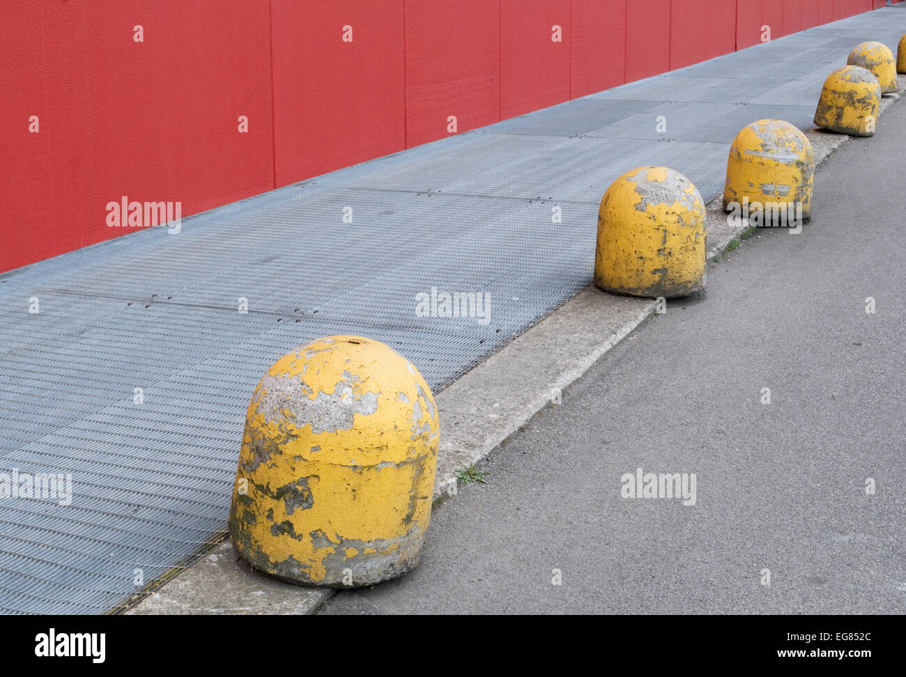 Stone bollards street bollard hi-res stock photography and images - Alamy
