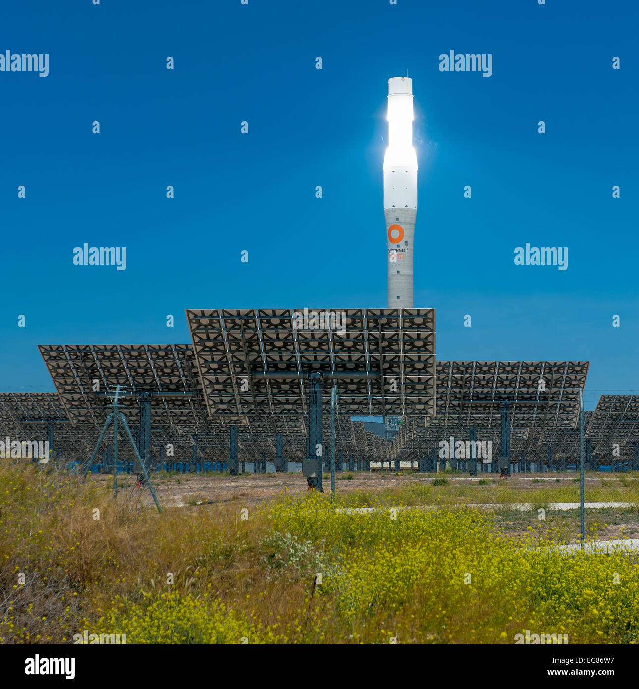 Solar power tower hi-res stock photography and images - Alamy