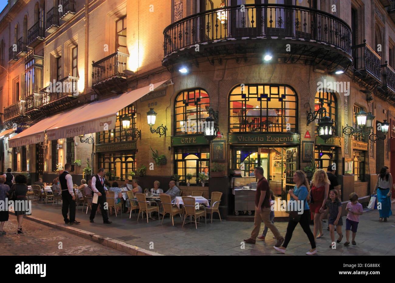 Spain, Andalusia, Seville, restaurant, people, nightlife Stock Photo ...