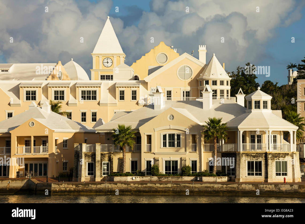 Condo building exterior hi-res stock photography and images - Alamy