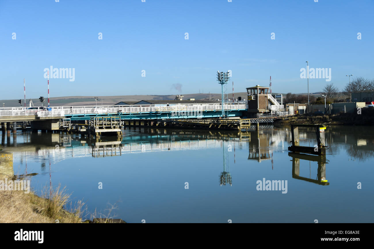 Newhaven swing bridge uk hi-res stock photography and images - Alamy