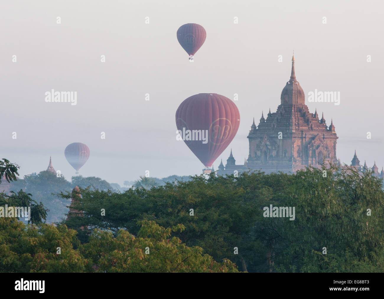 Balloon flight over bagan plains hi-res stock photography and images ...