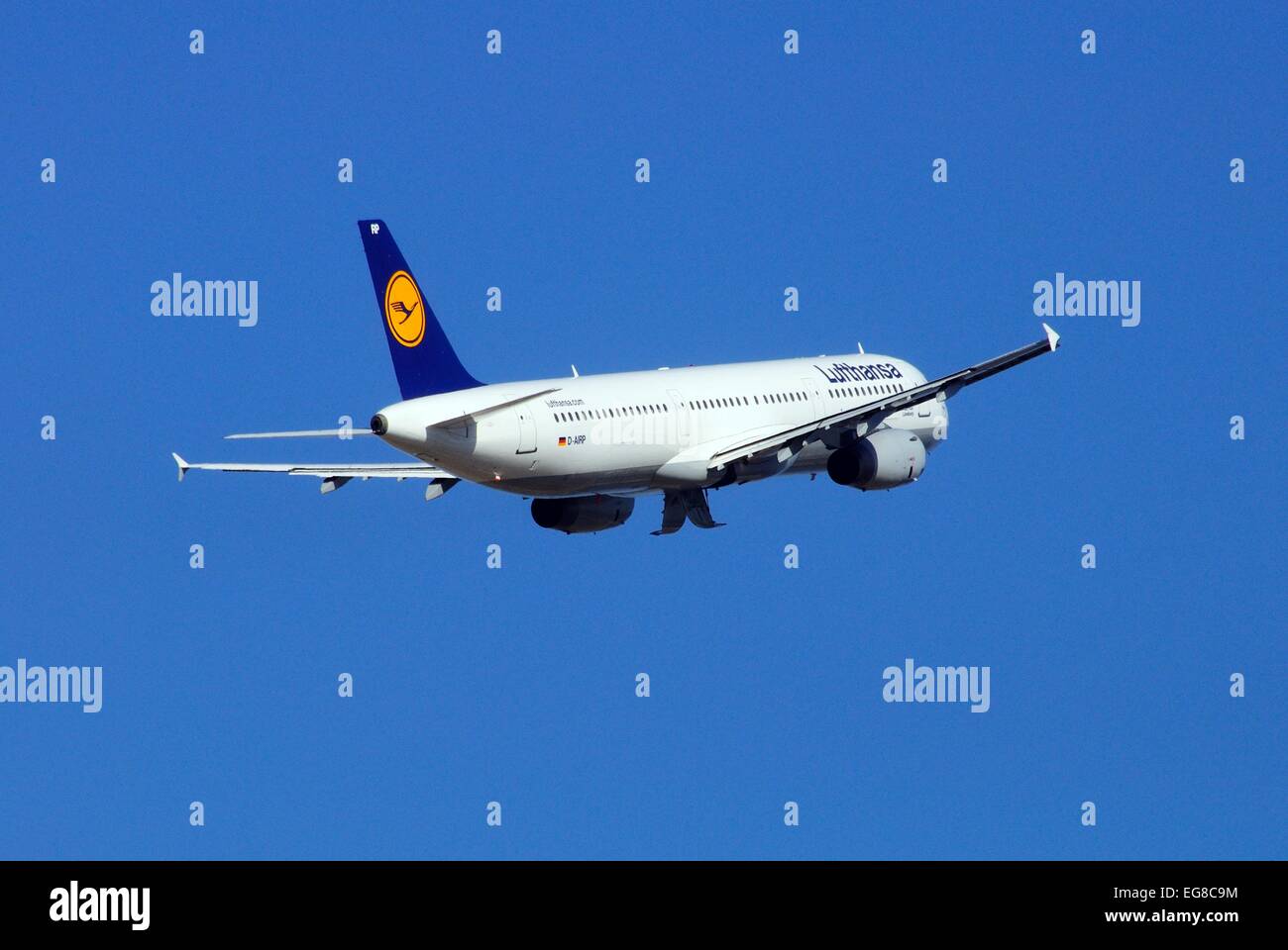 Lufthansa Airbus A321 taking off against a blue sky Stock Photo - Alamy