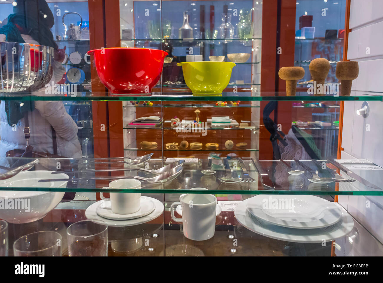 Inside gift shop objects shelves hi-res stock photography and images ...