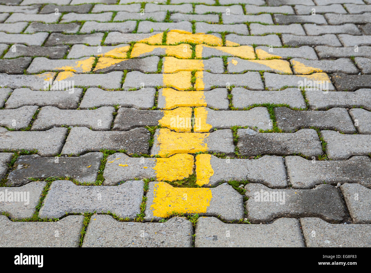Pavement arrow hi-res stock photography and images - Alamy