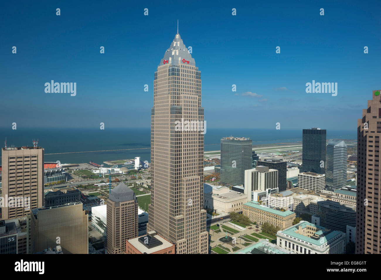 KEY BANK TOWER BUILDING (©CESAR PELLI 1991) DOWNTOWN SKYLINE CLEVELAND ...