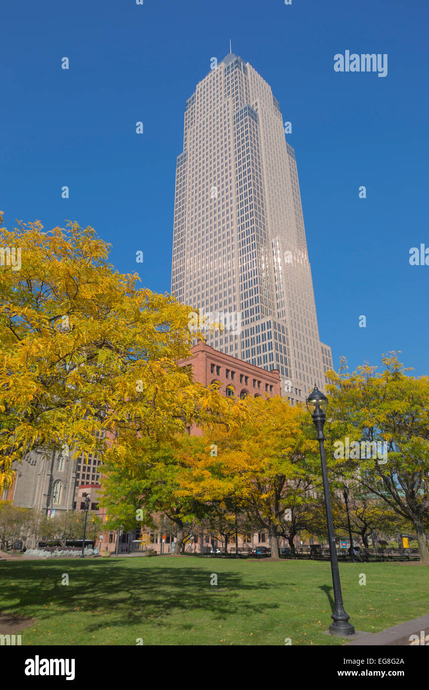 KEY BANK TOWER SKYSCRAPER (©CESAR PELLI 1991) PUBLIC SQUARE DOWNTOWN ...