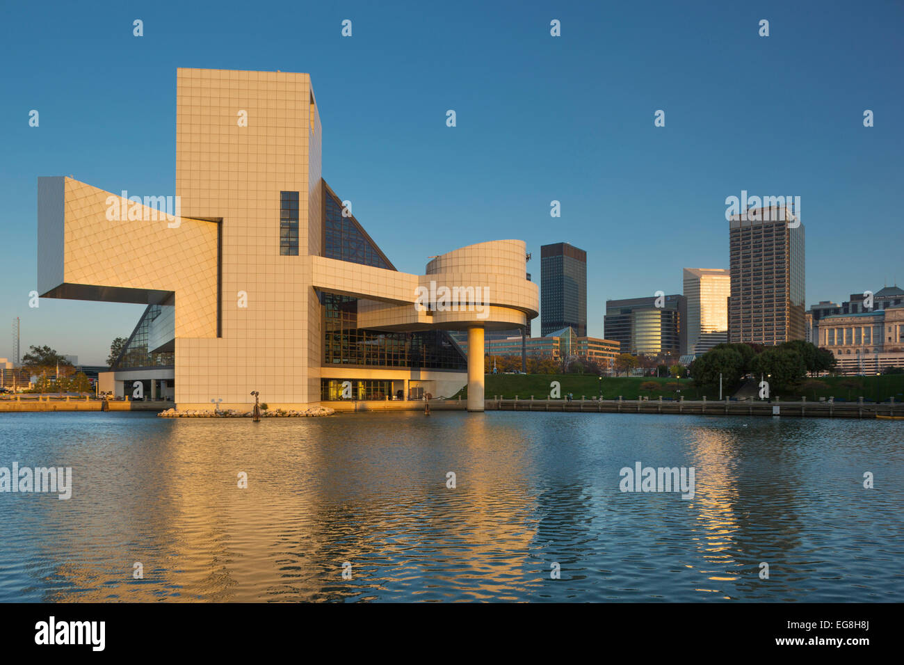 ROCK AND ROLL HALL OF FAME (©I M PEI 1995) DOWNTOWN SKYLINE CLEVELAND ...